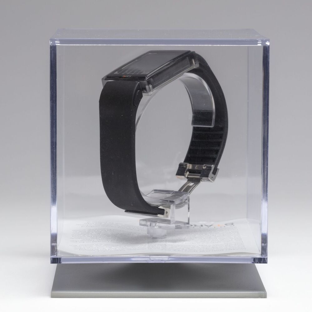 Horloge uit de Fossil Watch Collection 2004 | Groninger Museum Collectie